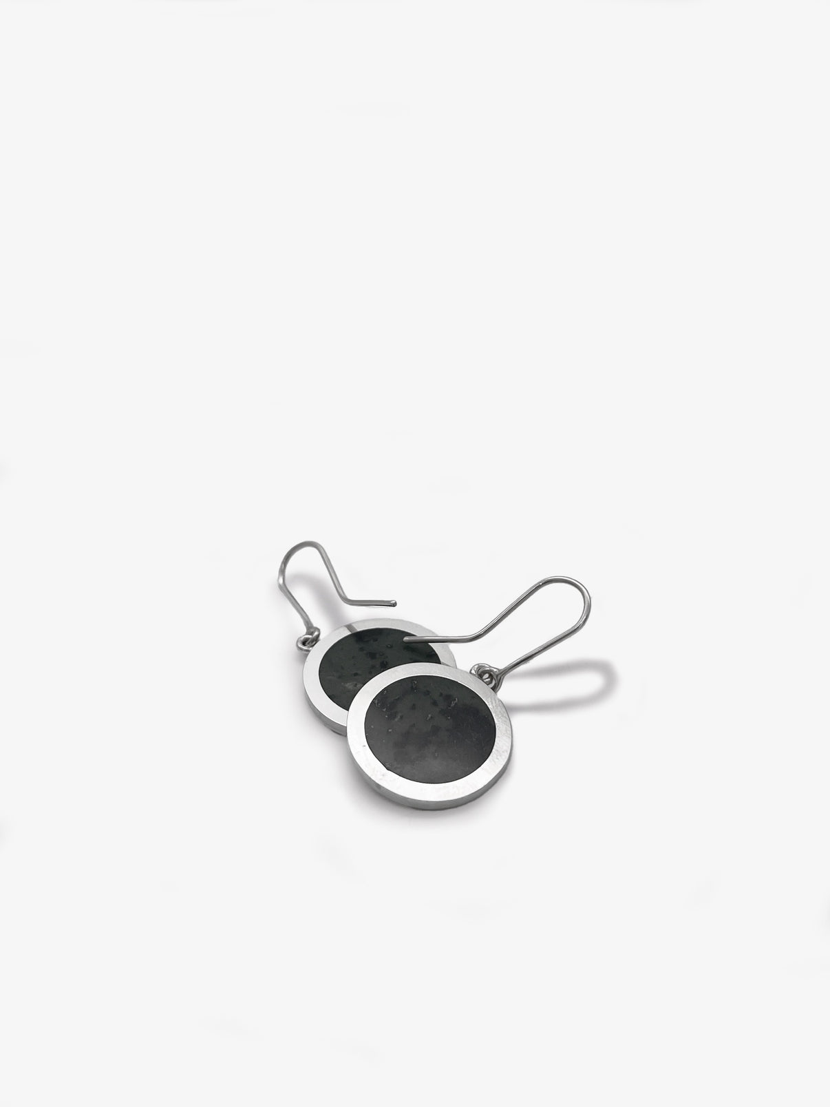 Disc Earrings 20mm created by Jeremy Leeming – Gallery 33 New Zealand